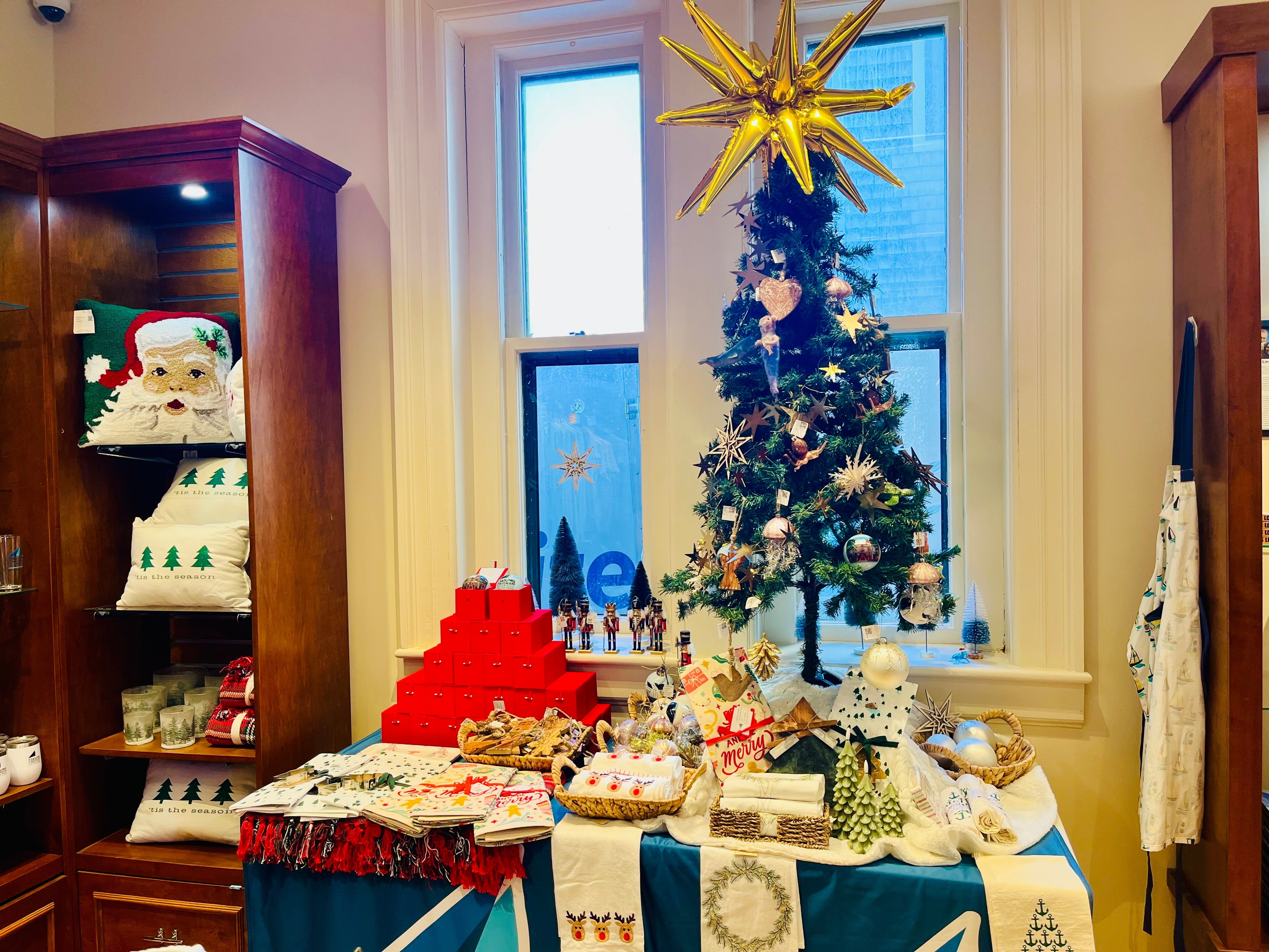 Holiday Decor – The Sailing Museum & National Sailing Hall of Fame
